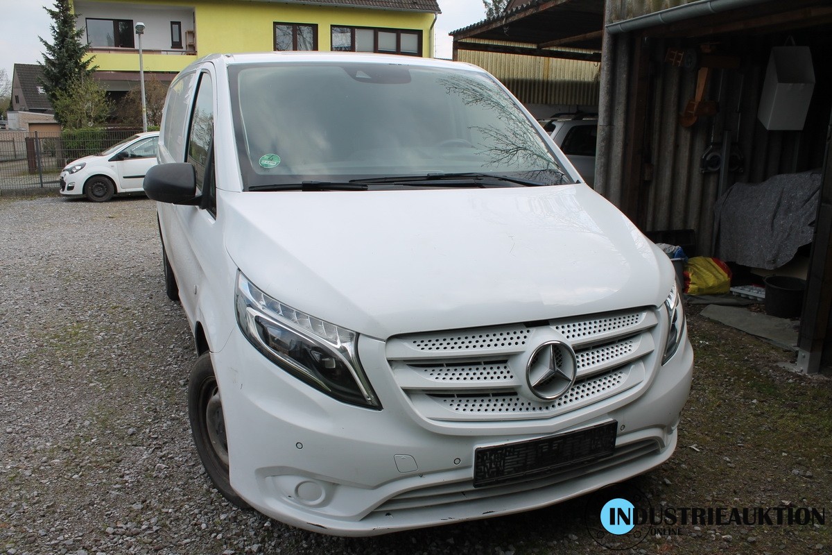 KFZ-Auktion Transporter, 6x FORD Transit Custom EZ 21, 6x MERCEDES-BENZ ...