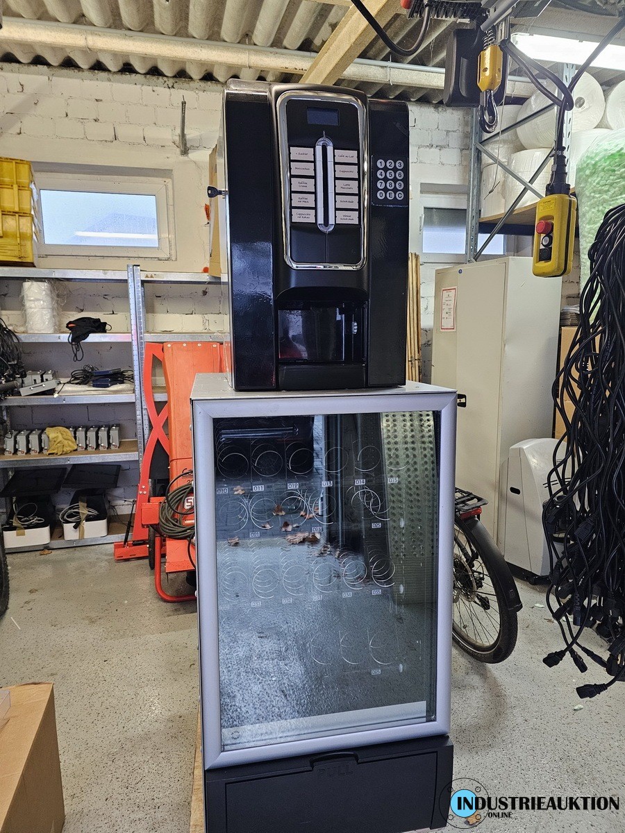 Heißgetränkeautomat NECTA SOLISTA ES mit Snackautomat SNAKKY MINI ...